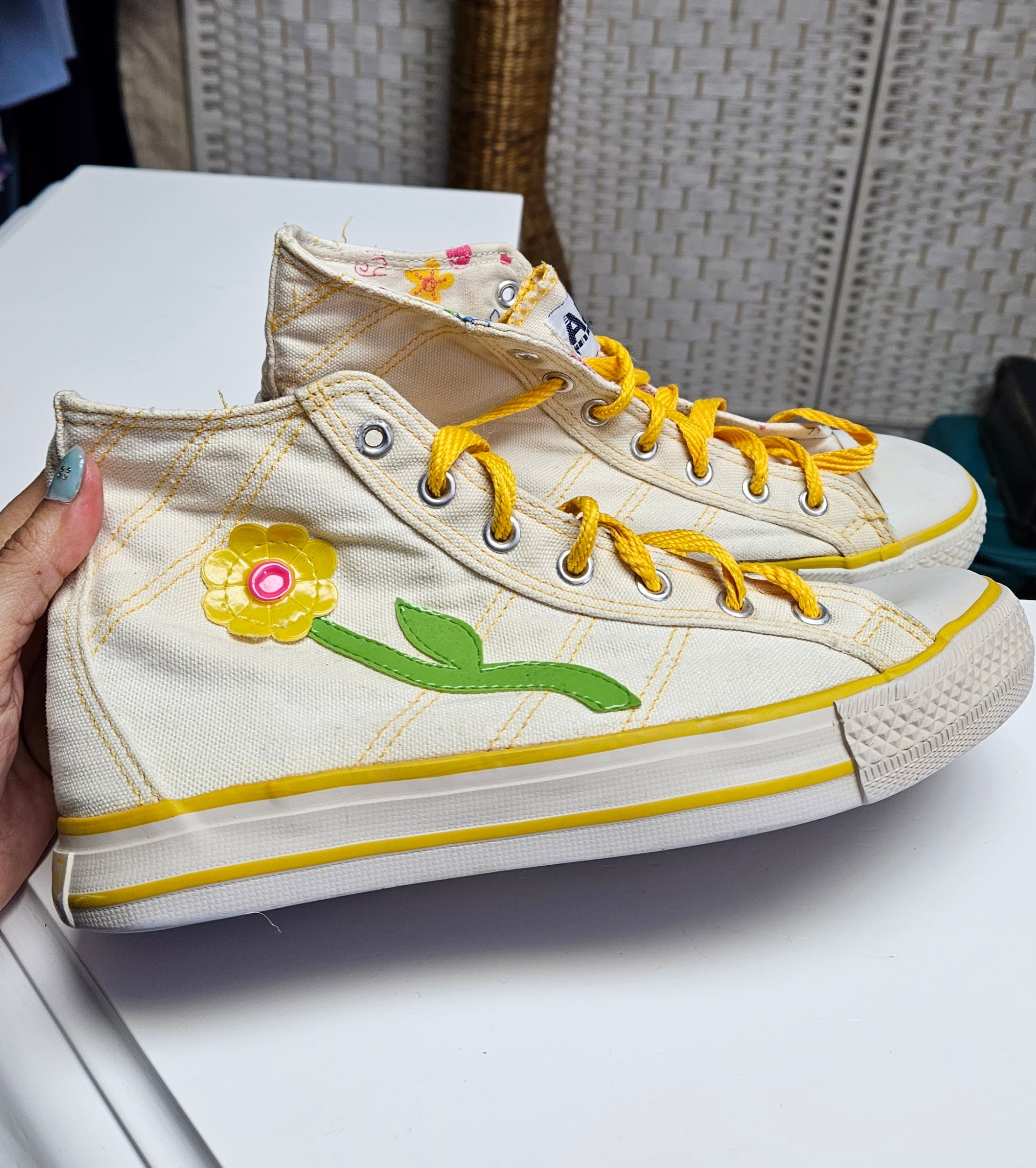 Flower shoes Women's canva trainers – paothriftnz